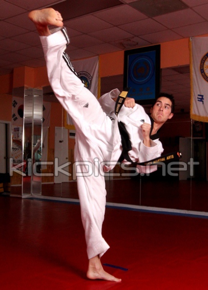 KICKPICS - home of the hottest martial arts kicking photos on the planet.